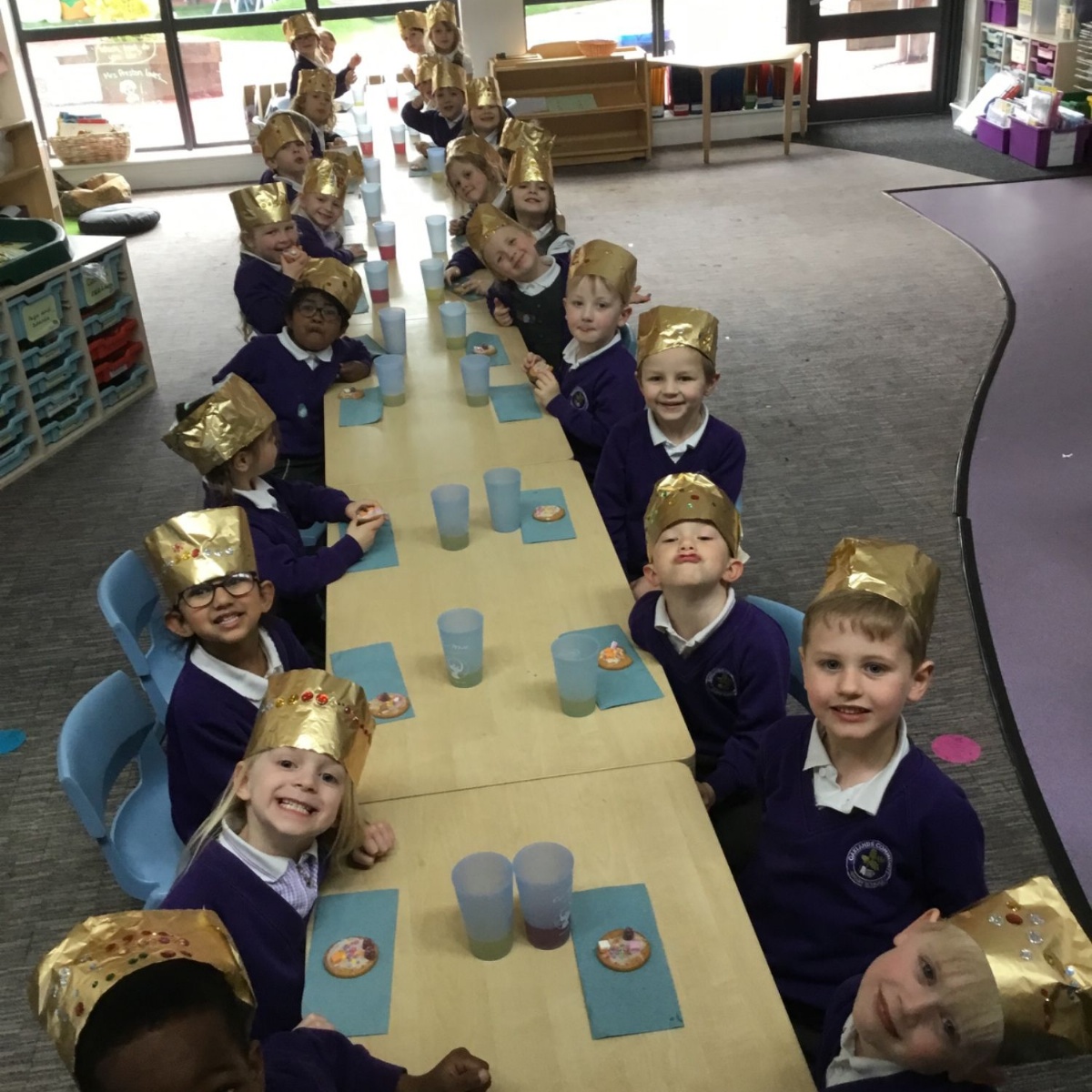 Oaklands Community Primary School - EYFS Kings and Queens Day!
